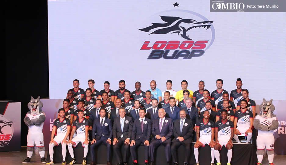 Entre aplausos y porras presenta a Lobos BUAP para el Apertura (FOTOS)