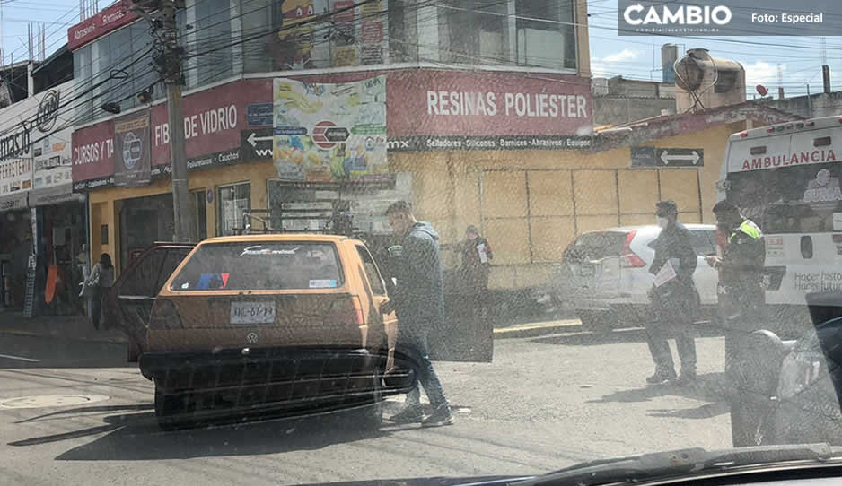 Un coche destrozado y una persona lesionada, dejó un aparatoso ...