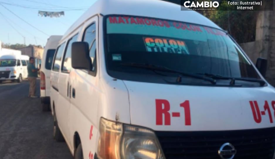 Mujer se avienta de combi en Izúcar; aseguró que el chofer cambió de ruta