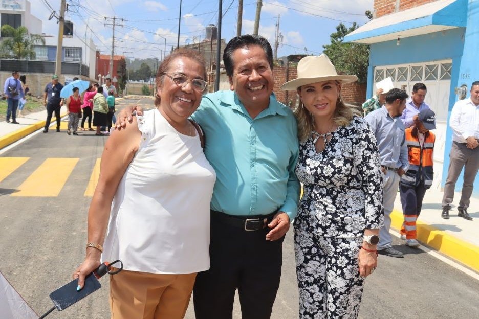 Paola Angon responde a vecinos de Xixitla con pavimentación integral de la 21 poniente, tras 15 ...