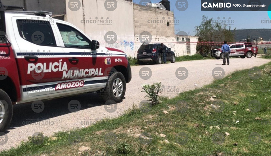 Hallan cadáver en el interior de una camioneta abandonada en Amozoc