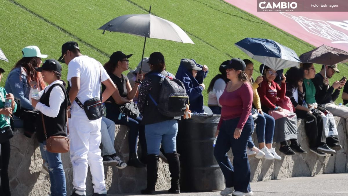 Fans de Gloria Trevi hacen largas filas para verla gratis en la Plaza ...